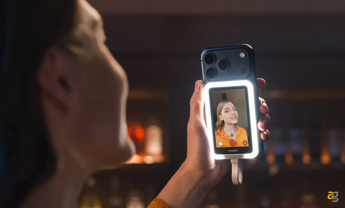 Insta360 Snap: il nuovo display magnetico per fare selfie alla massima ...